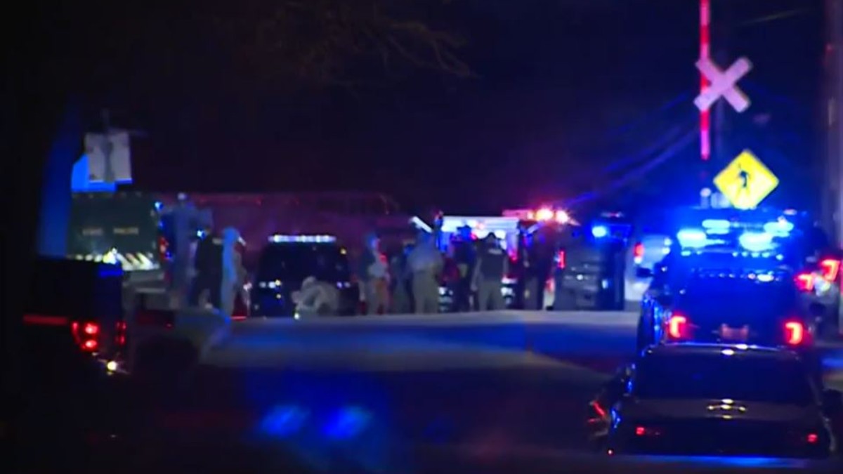 Man suspected of shooting police officer found dead after standoff in ...