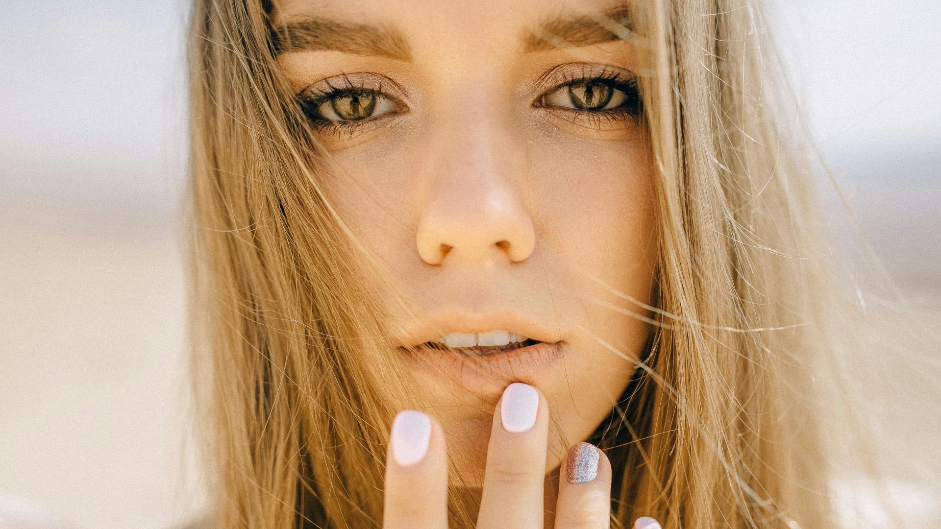 10 Surprising Things That Dry Out Your Lips & 10 Remedies To Help