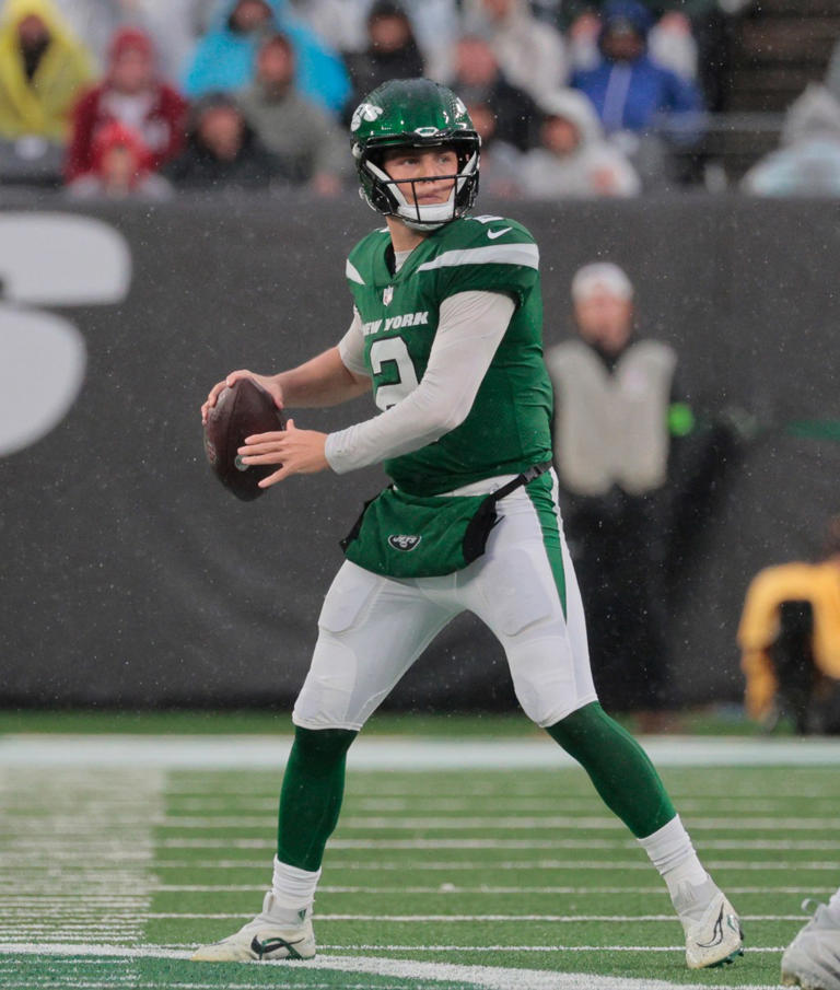 Ryan Fitzpatrick urges Zach Wilson to rethink Dolphins jersey decision ...