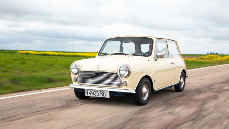 Prueba clásica: Authi Mini 1000, Renault 5, Volkswagen Golf GTI y Mazda ...