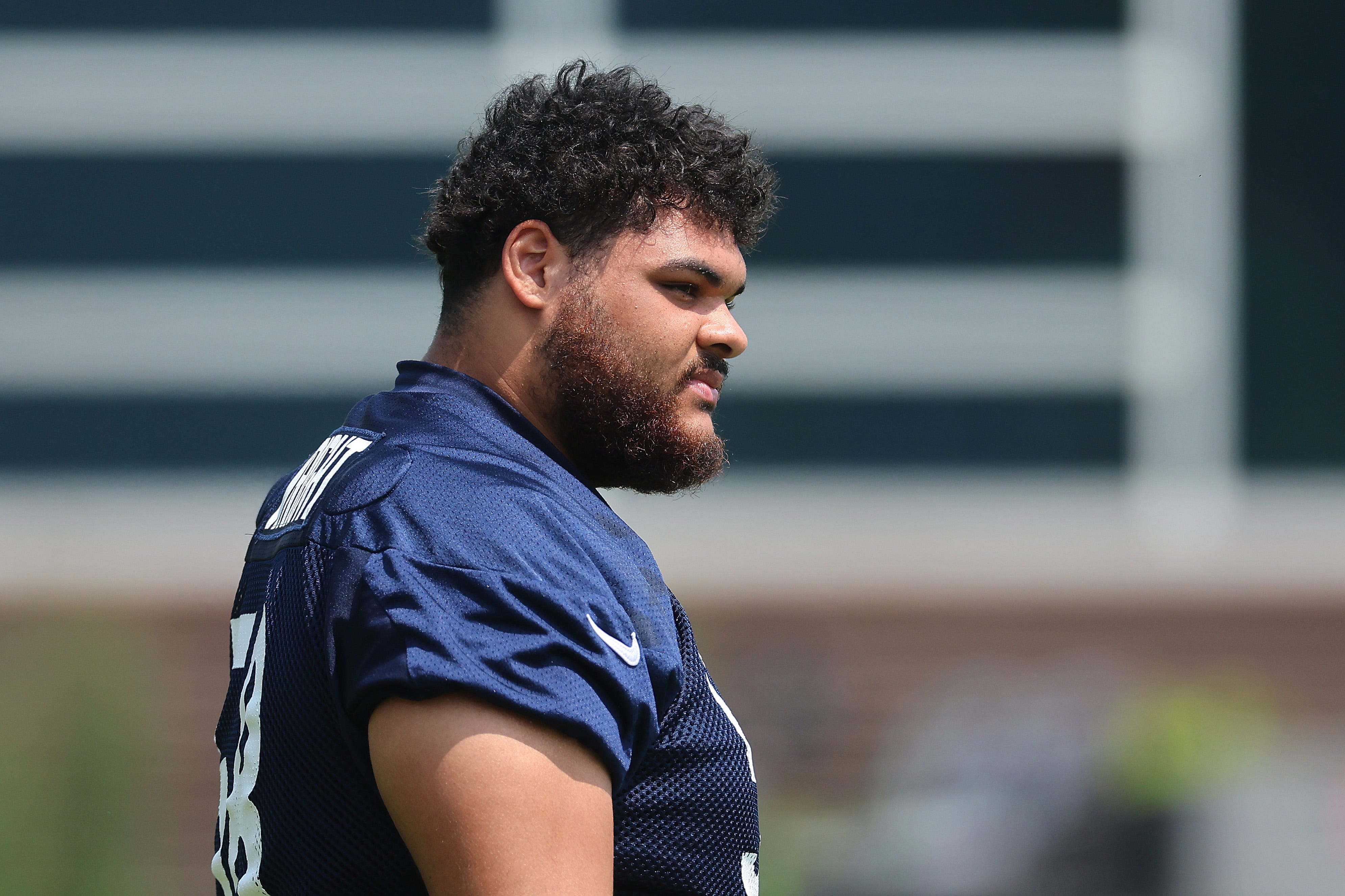 Bears still weighing options with Darnell Wright on the offensive line