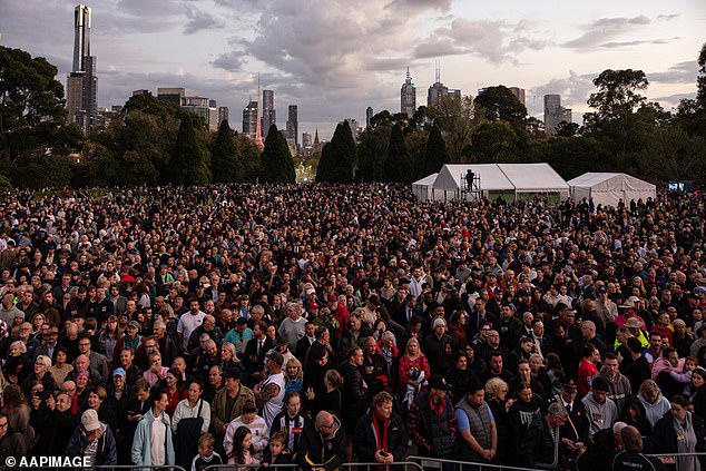 Welcome to Country booed during Anzac Day Dawn service in Melbourne