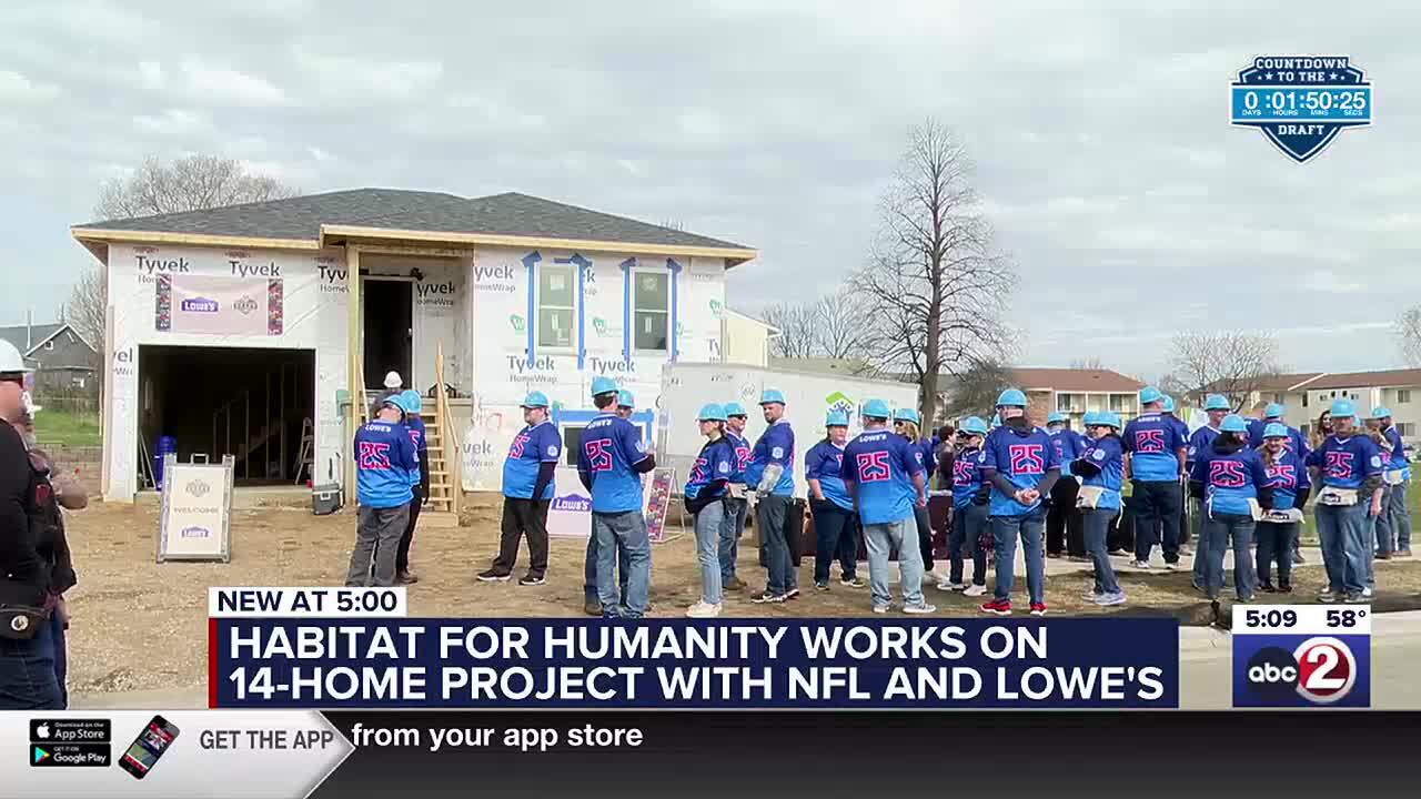 Clay Matthews, Lowe’s work with Habitat for Humanity to work on homes for Green Bay community