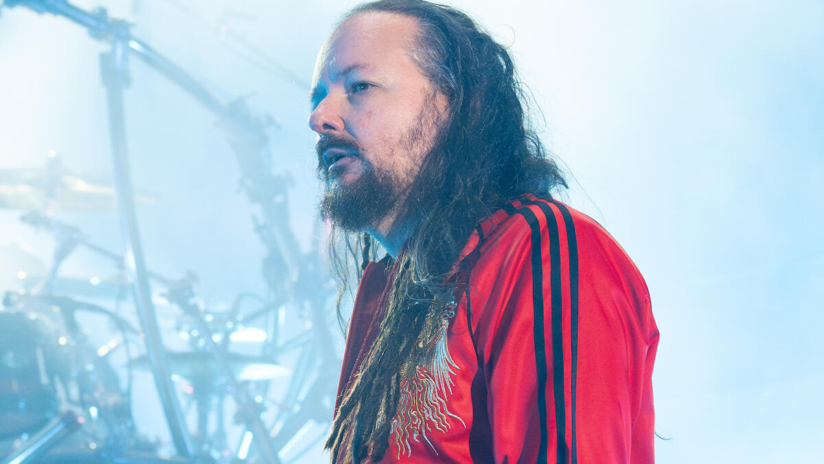 Watch Korn's Jonathan Davis Hallucinate While Sitting In A 'Haunted' Chair
