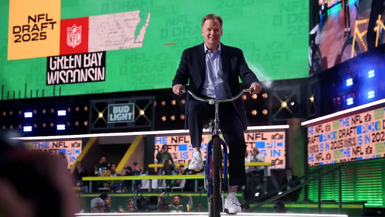 Roger Goodell bicycle, explained: NFL Commissioner, Lil Wayne make ...