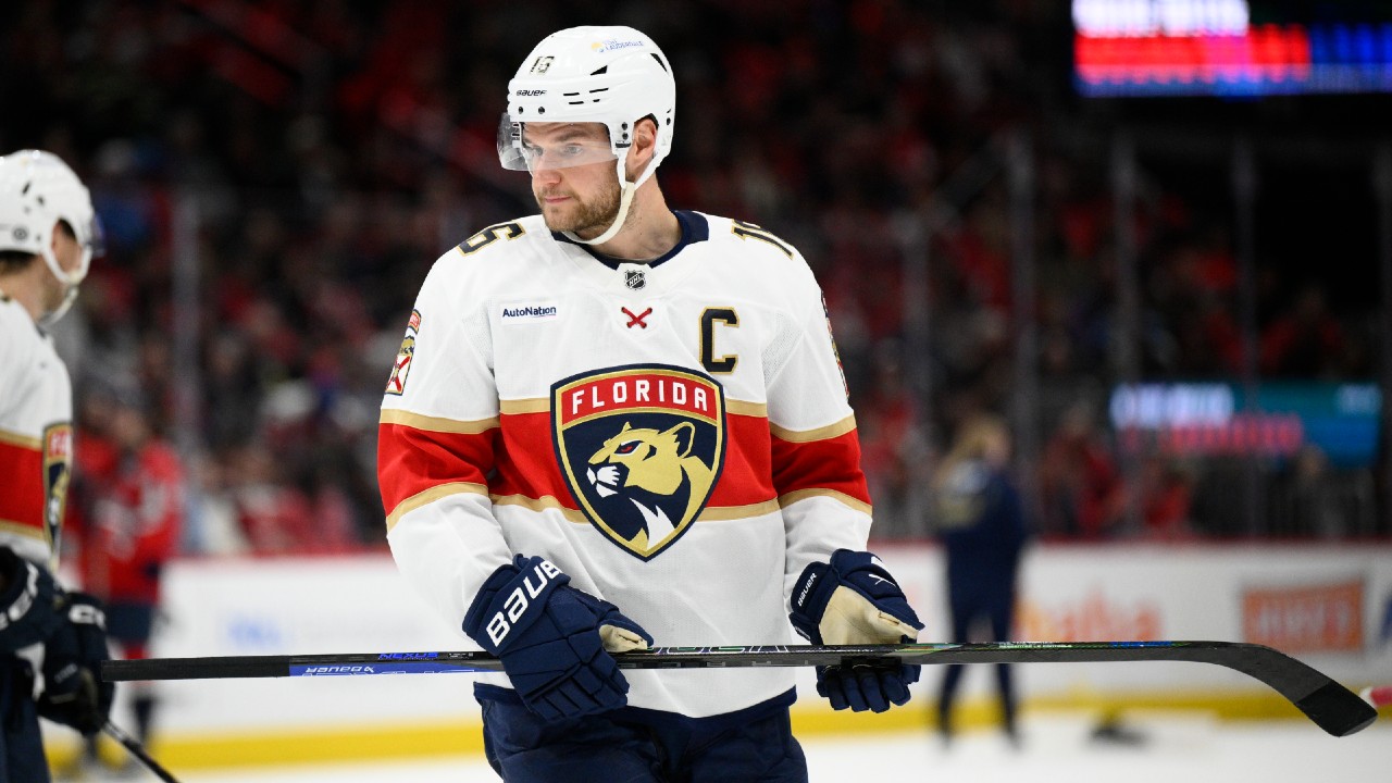 Panthers captain Barkov helped off ice with leg injury