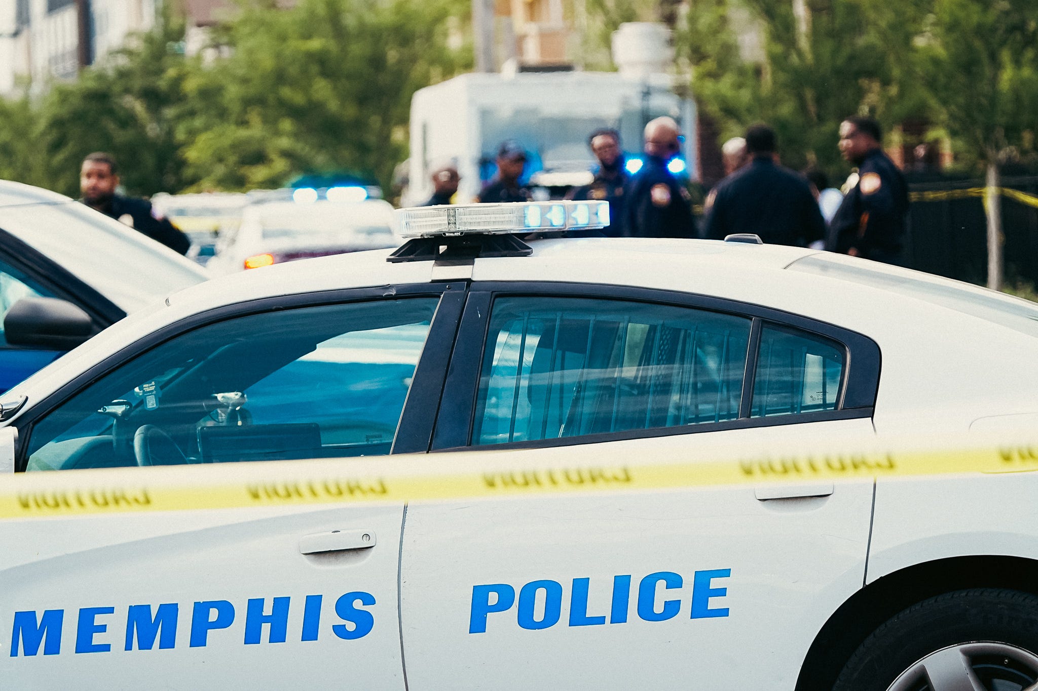 Memphis police ID injured officer as manhunt for shooter continues