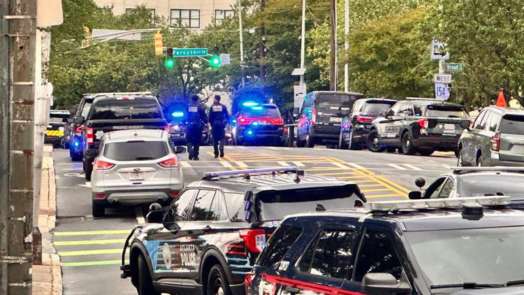 Fulton County deputy shot in Downtown Atlanta, sheriff's office says