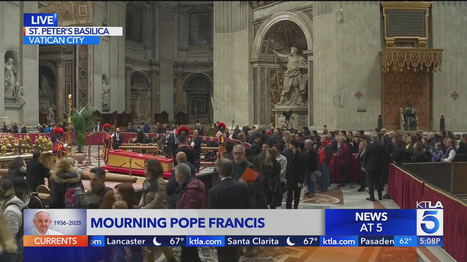 Vatican keeps St. Peter's open all night for public viewing of Pope Francis