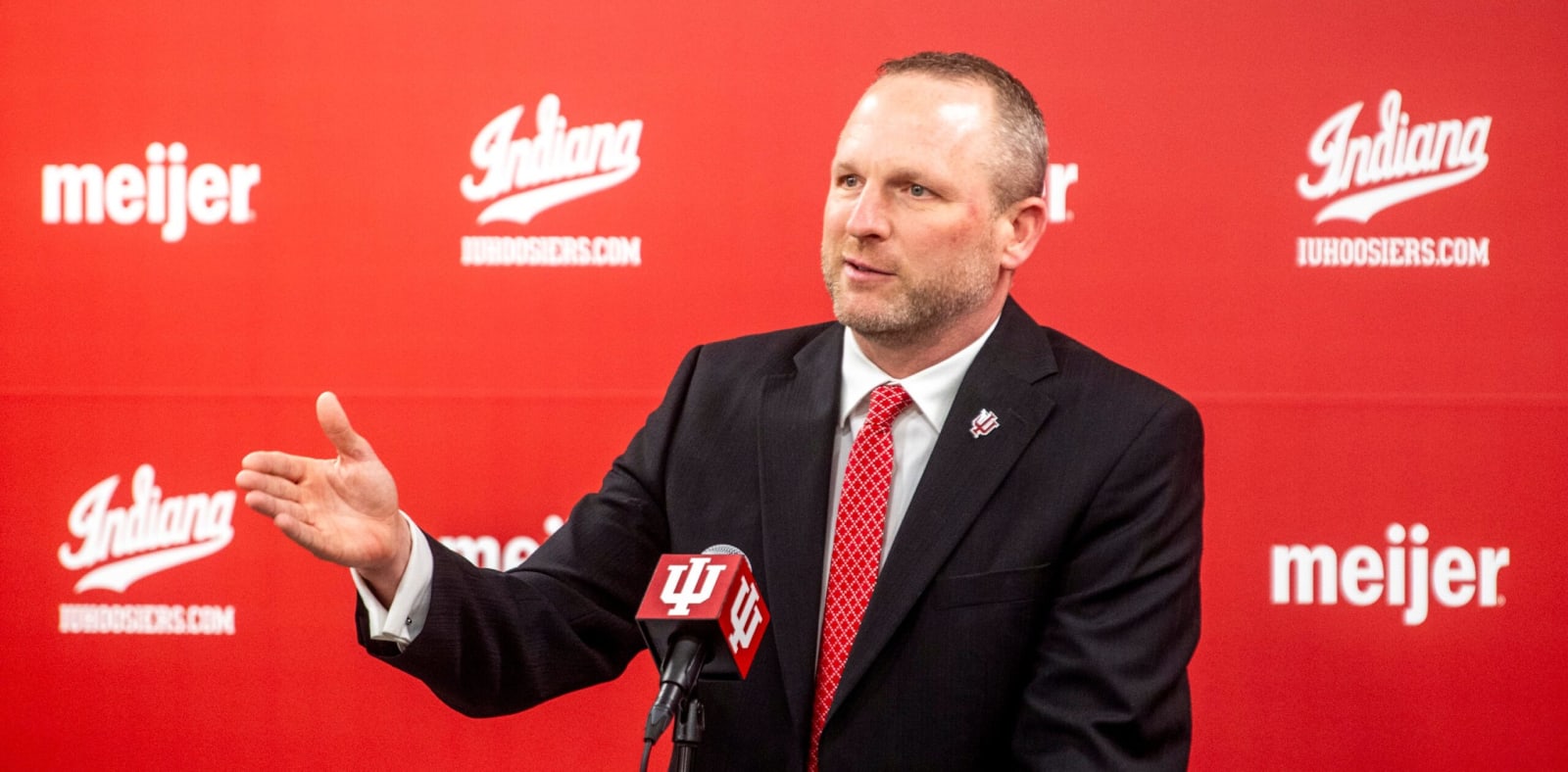 Indiana lands transfer portal commitment from Elon guard Nick Dorn