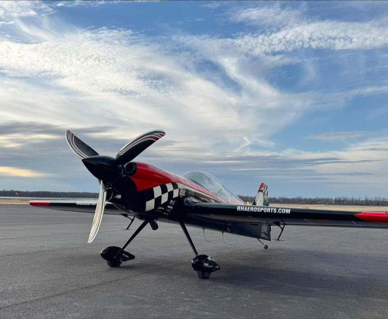 Famed stunt pilot crashes plane before performing at air show