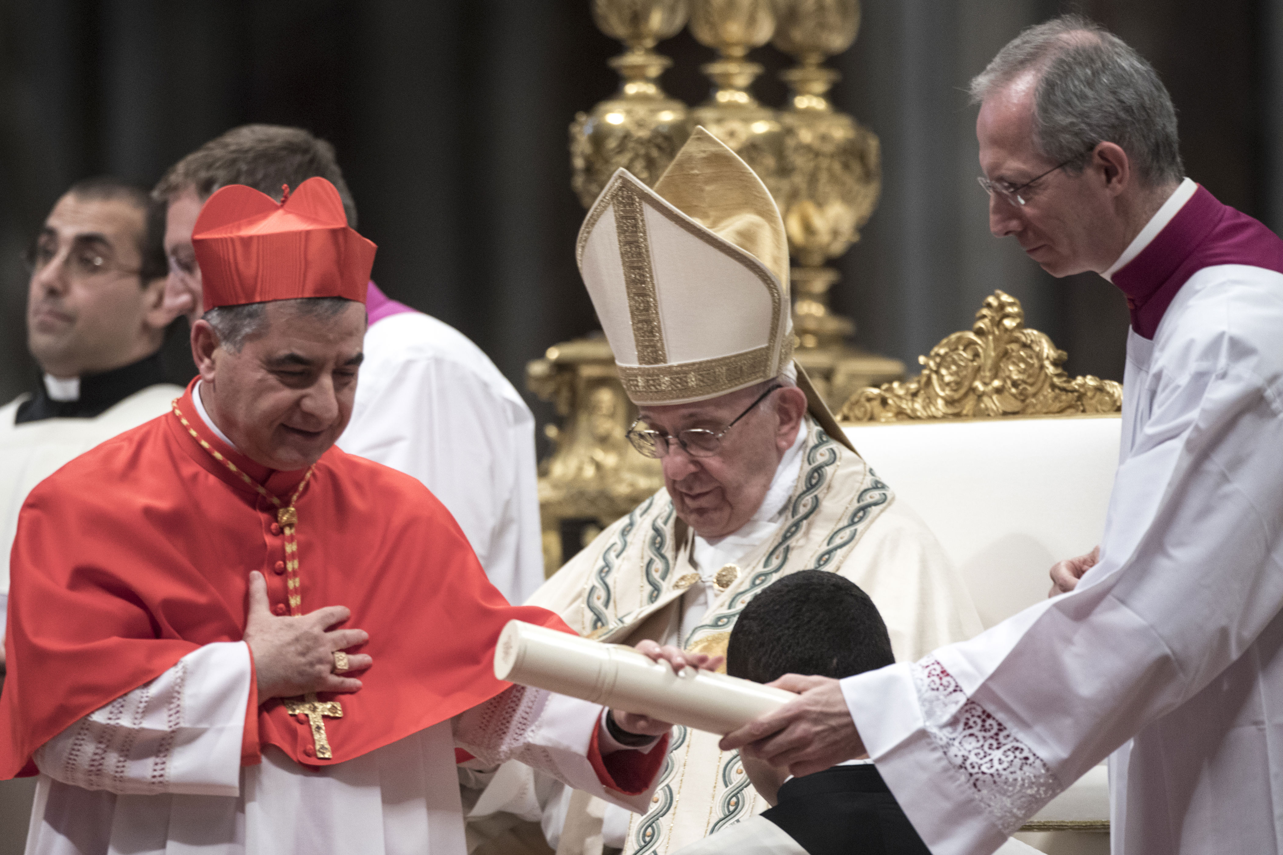 Convicted Cardinal Giovanni Angelo Becciu pulls out of the conclave to ...