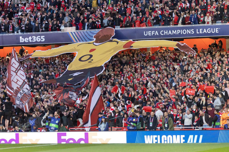 Arsenal fan group forced to refund supporters over tifo for Paris Saint ...