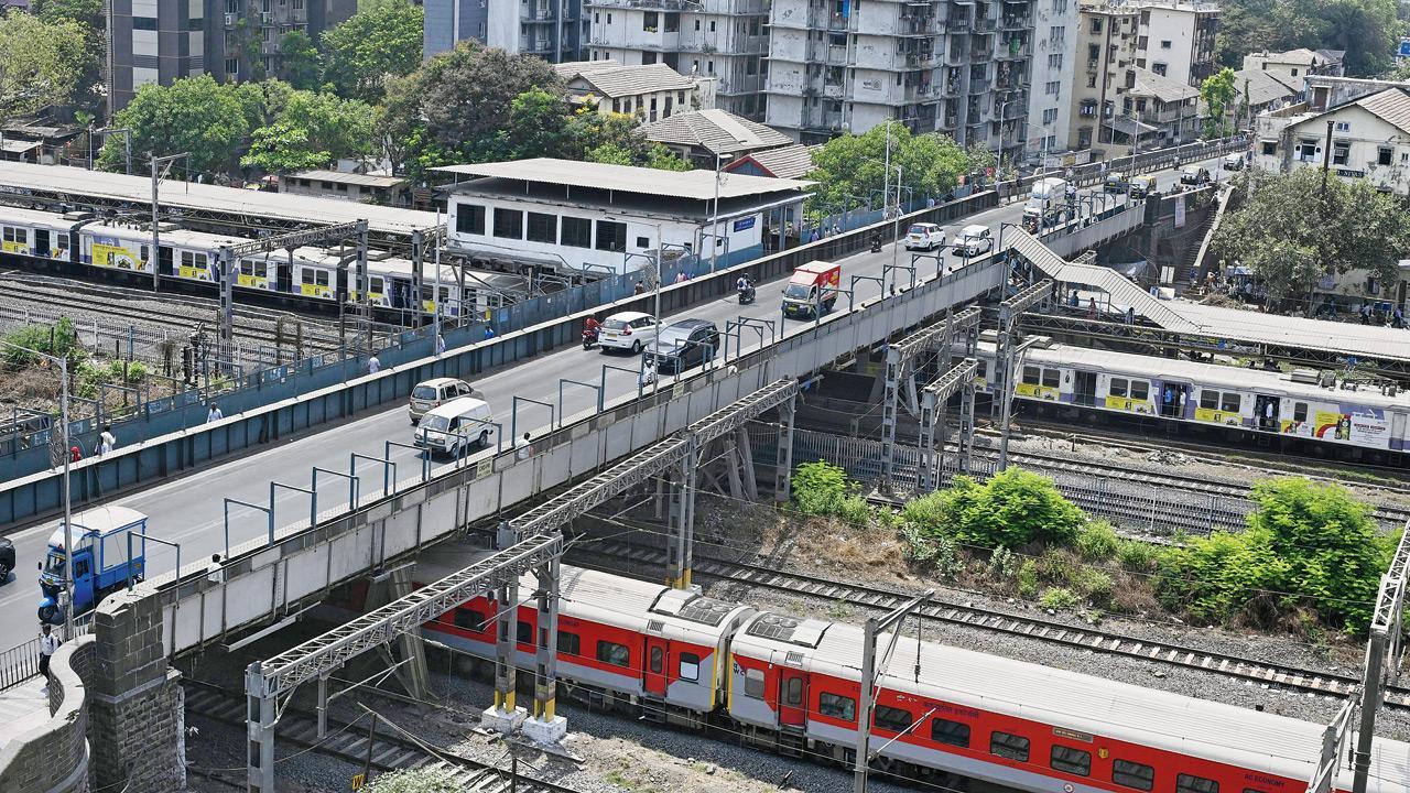 Mumbai: Elphinstone Bridge to shut down for two years starting tonight