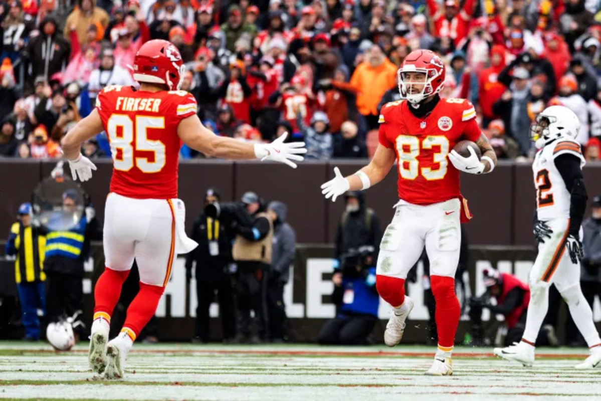 Chiefs Cut Two Tight Ends In Roster Shuffle