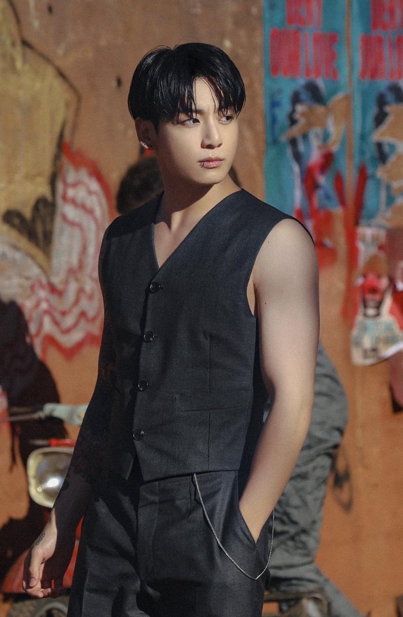 “숫자로 증명된 인기”…방탄소년단(BTS) 정국, ‘Standing Next to You’ 1억뷰→글로벌 기록 경신