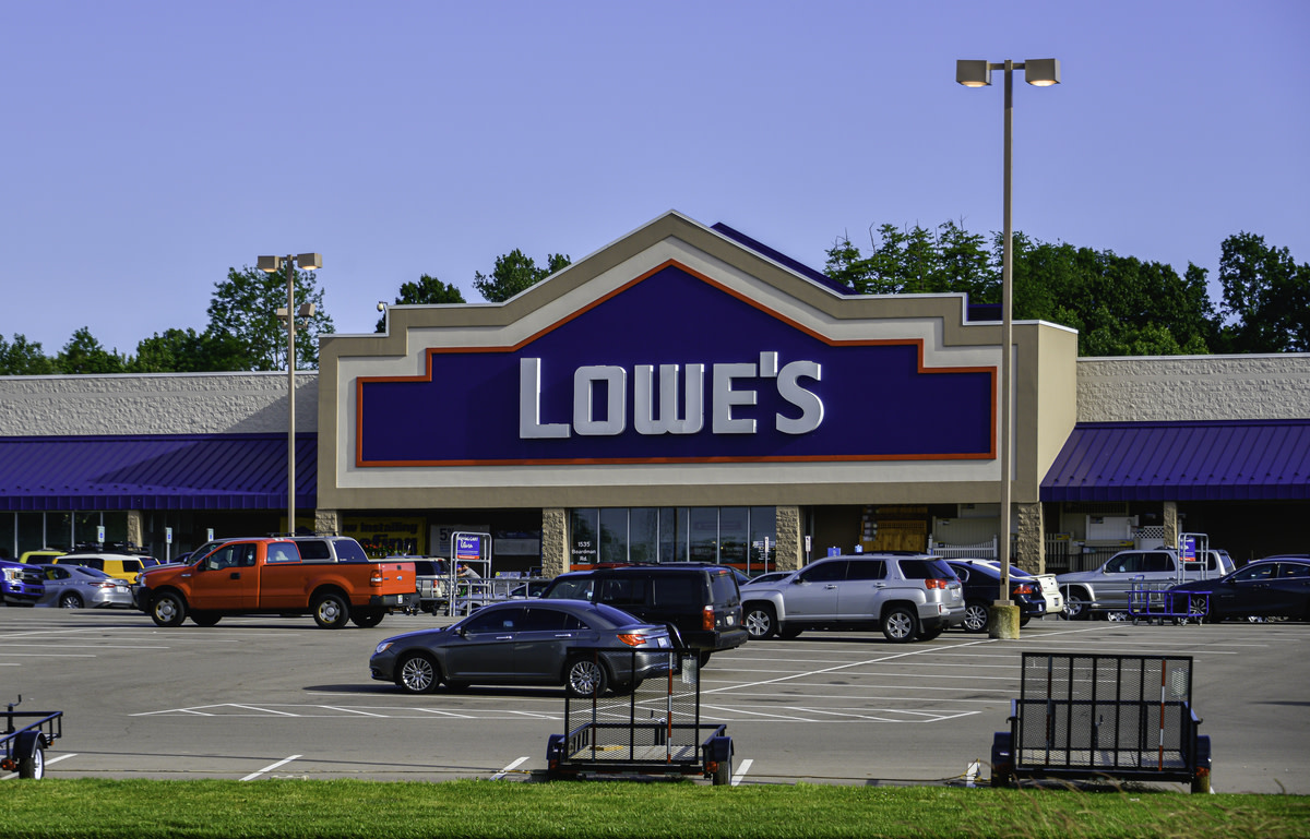 Shoppers are Stocking Up on These Gorgeous Fruit Trees at Lowe’s r