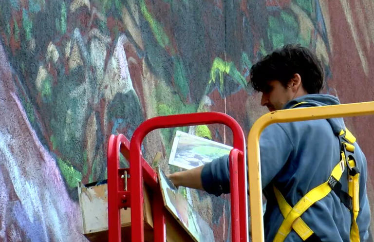 New mural is being painted in downtown Ottumwa