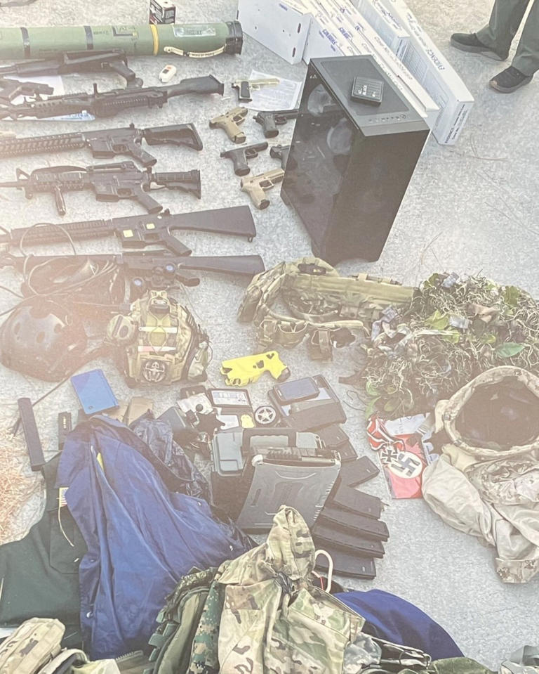 Extremist with massive arsenal allegedly swapped love notes, attack ...