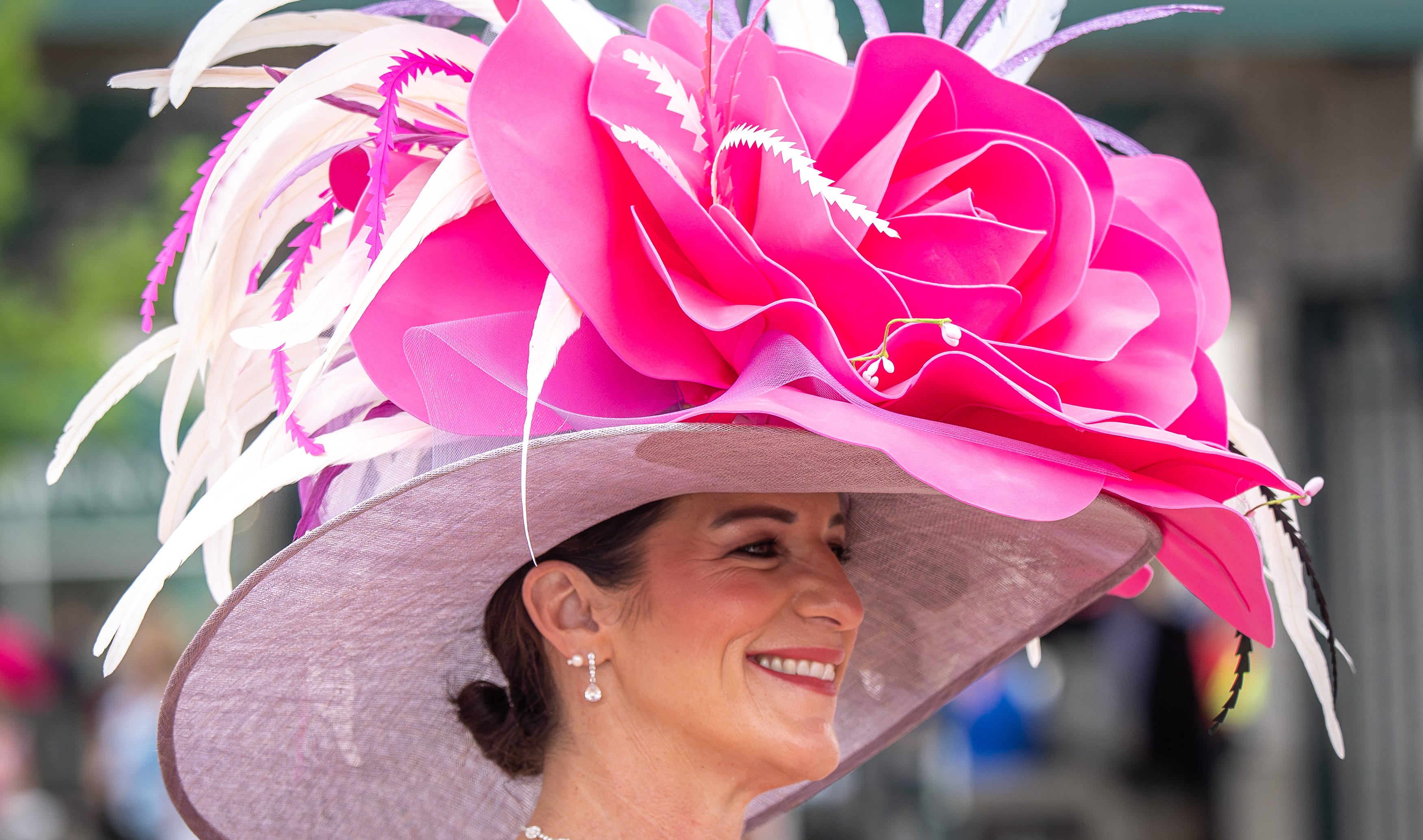 Head-turning hats, bold Kentucky Derby dresses top fashion trends at ...
