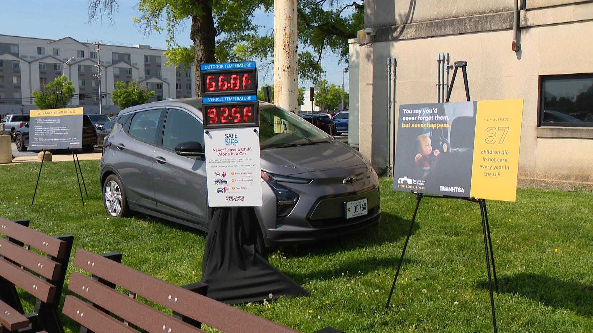 Demonstration shows how quickly cars heat up in warm weather
