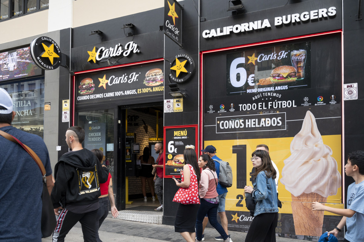 Popular Fast Food Chain 'Quietly' Closing Locations