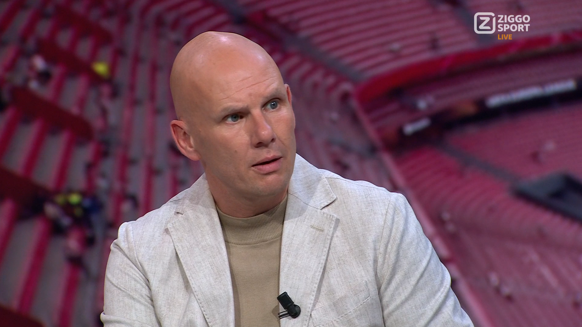 Van Halst teleurgesteld: 'Zogenaamd van de straat, maar doet gek voor ...