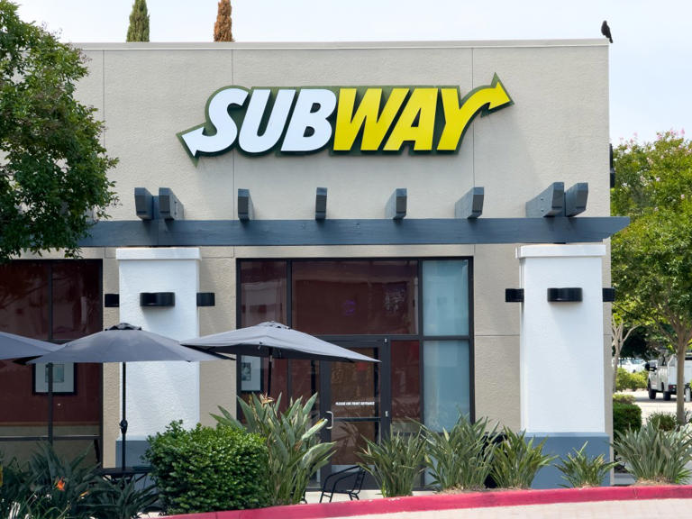 Subway shrinks to less than 20K locations for first time in decades