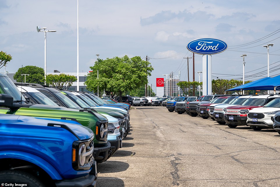 Ford extends discount program by a month
