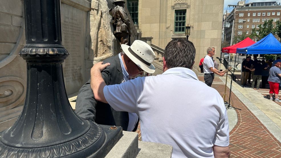 Lynchburg community members join together for National Day of Prayer