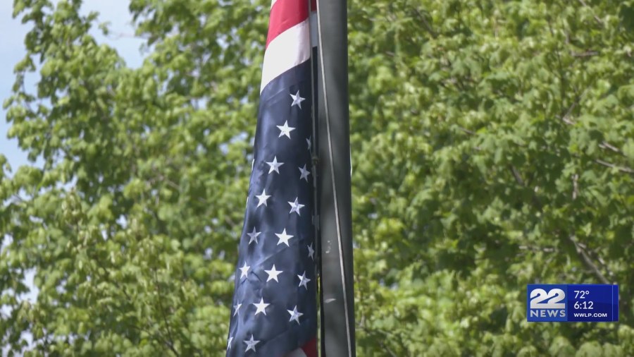 Upside down American flag is gaining attention outside a business in ...