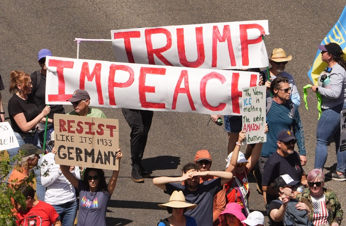 Anti-Trump protests around America, captured in polarizing photos