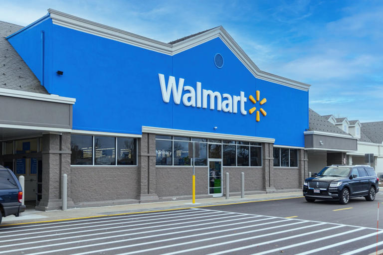 Walmart Has a 'Perfect' $300 Inflatable Paddleboard for Just $120, and ...