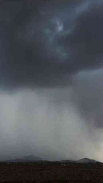 Classic Microburst Over Tucson Captured in Stunning Time-Lapse