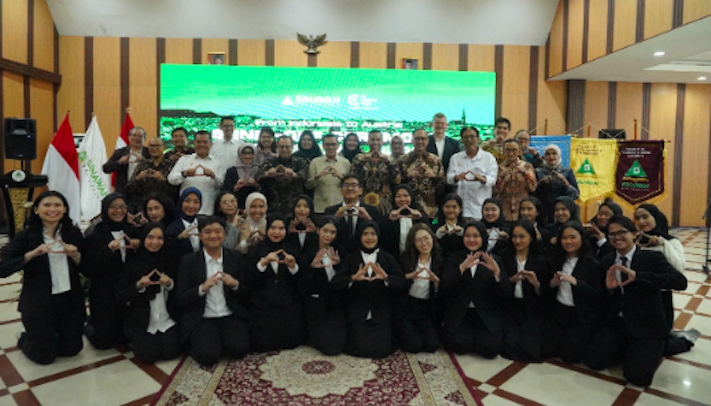 Menteri Karding Berangkatkan 55 Perawat dari Universitas Binawan ke Austria