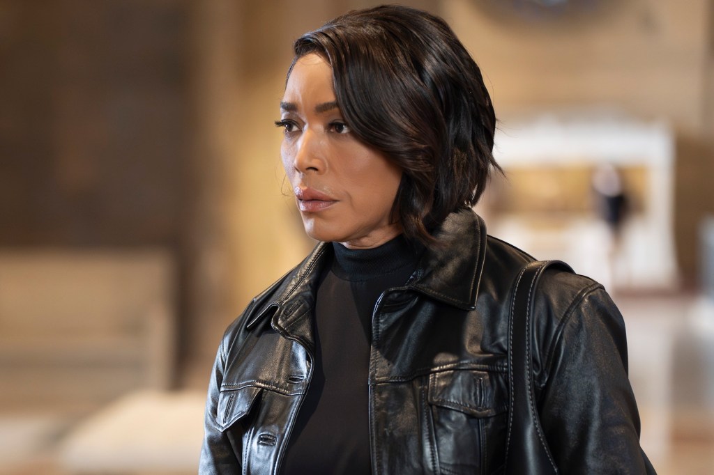 How That ‘9-1-1' Funeral Episode Laid to Rest Peter Krause's Captain ...