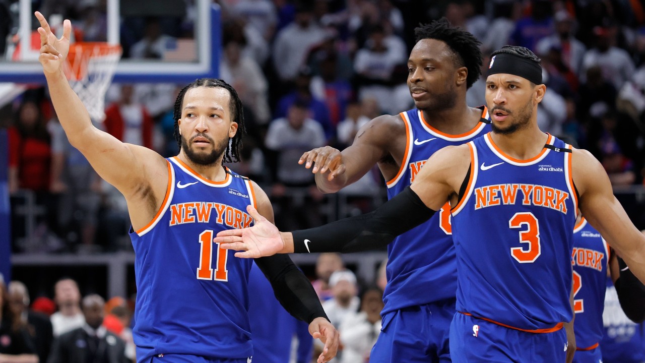 Knicks rally past Pistons to win Game 6, advance to second round