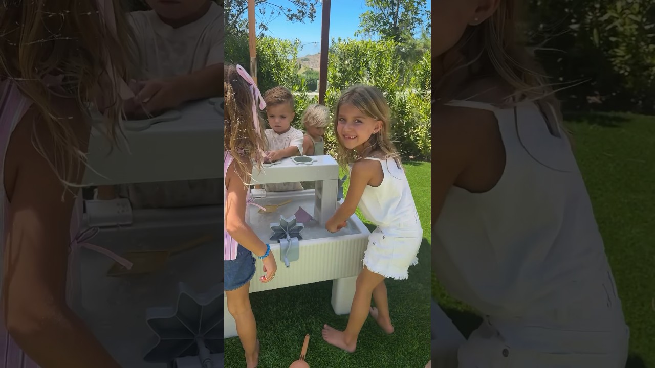 Watch cute siblings have a blast playing with a water table