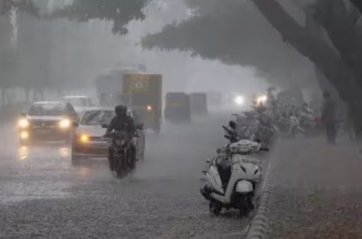 Red Alert In Delhi As Rain, Thunderstorm Lash National Capital ...