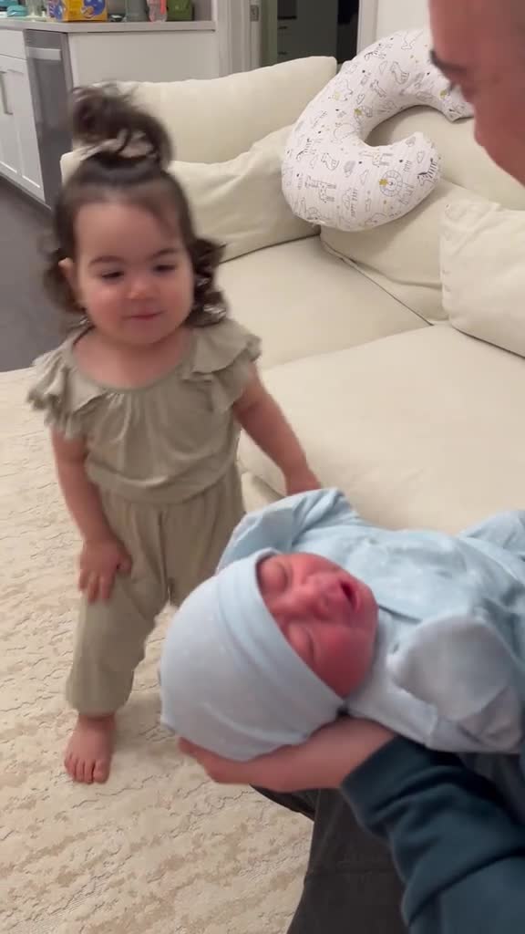 Big Sister Meets Baby Brother – A Heartwarming Core Memory