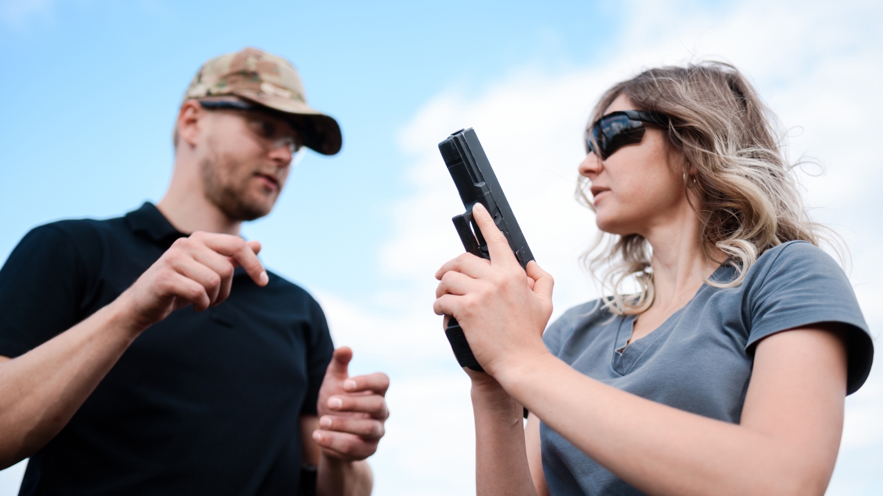 Why do so many instructors default to a Glock 19 when it’s not the ...