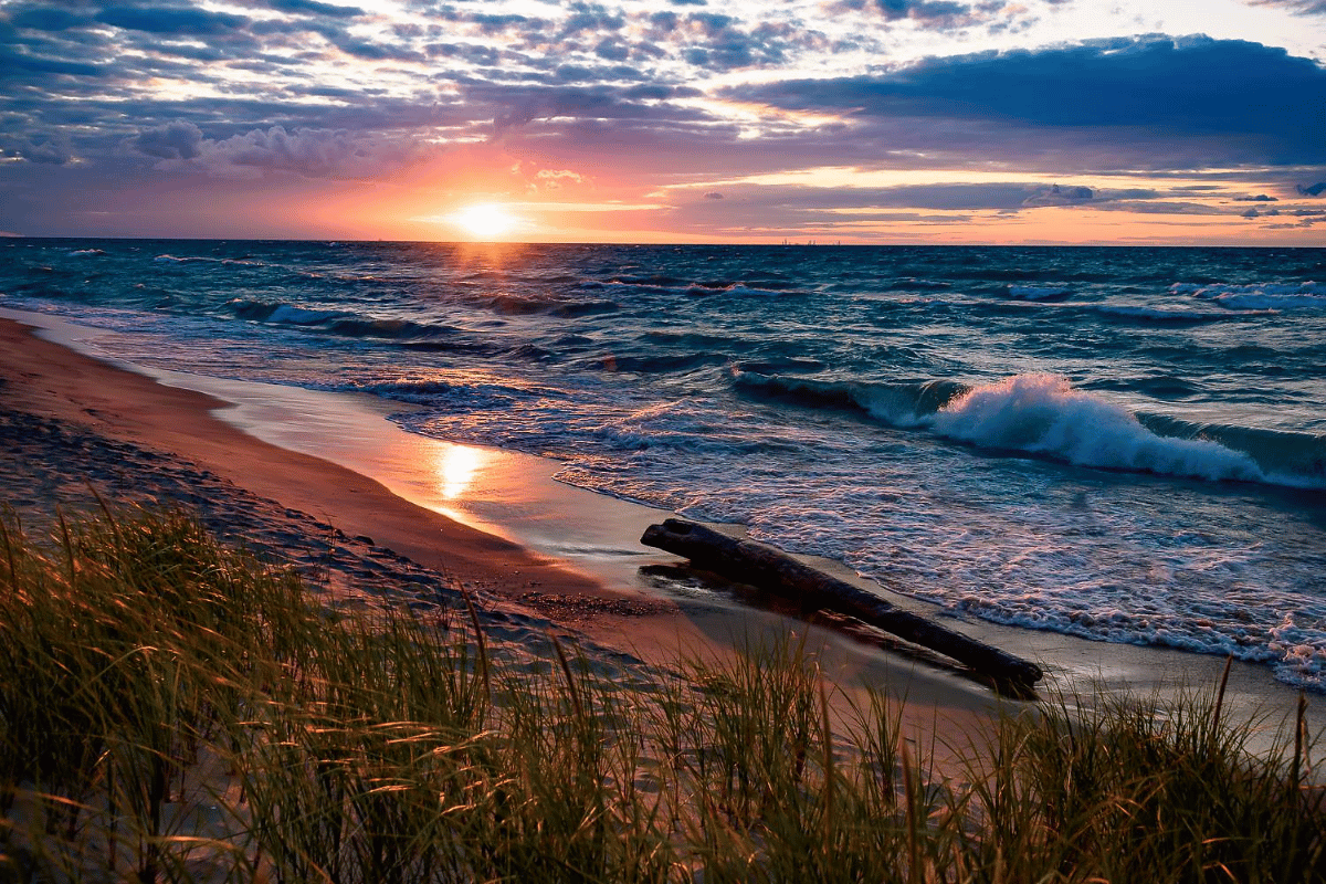 14 Landlocked Beaches in the US That Feel Like the Coast