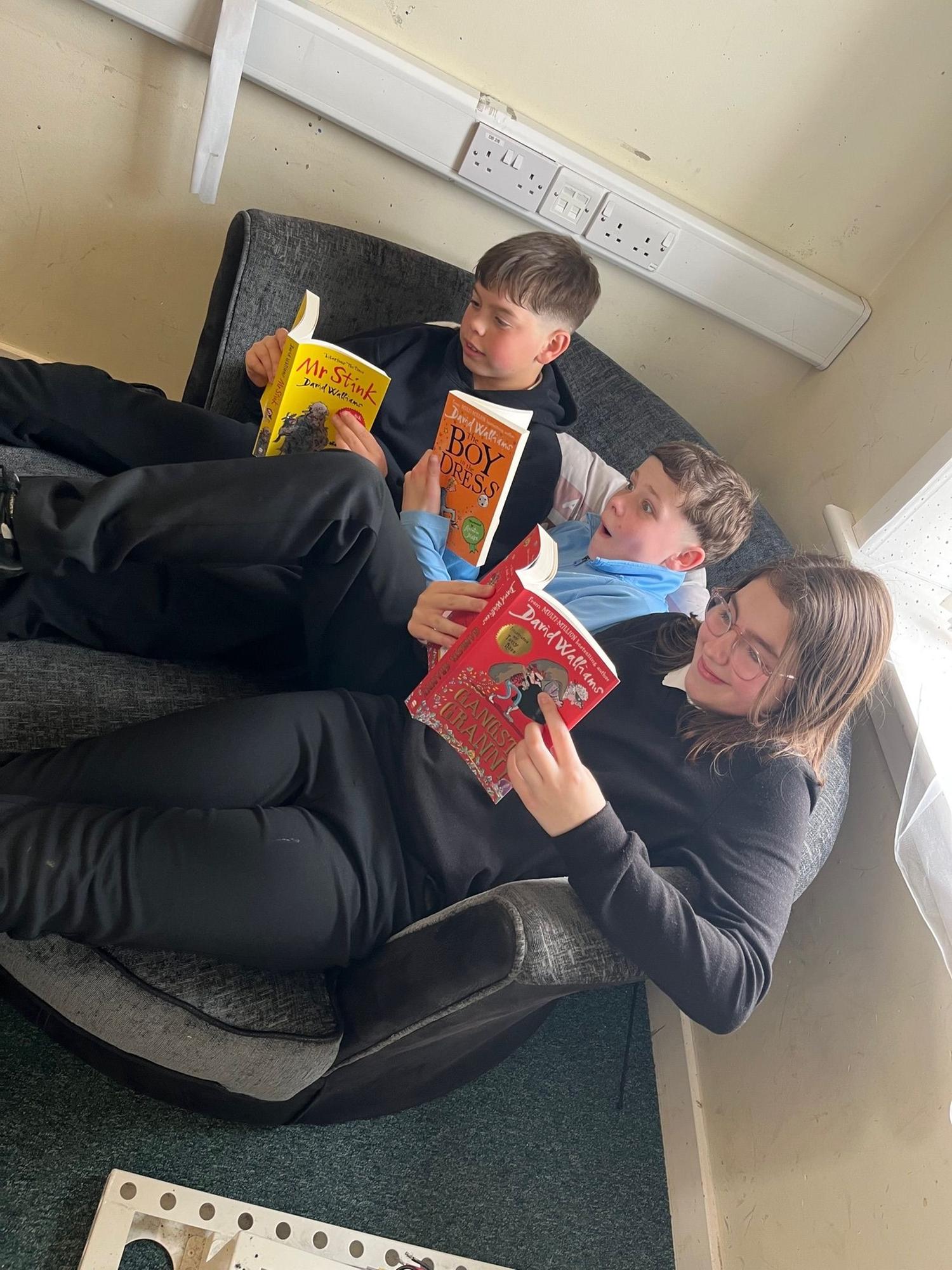 Amazon’s Dunfermline team donates books to Fife schools