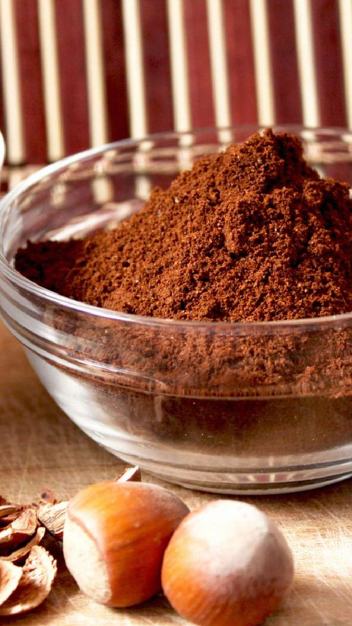 7 Benefits Of Applying Hazelnut Powder On Face