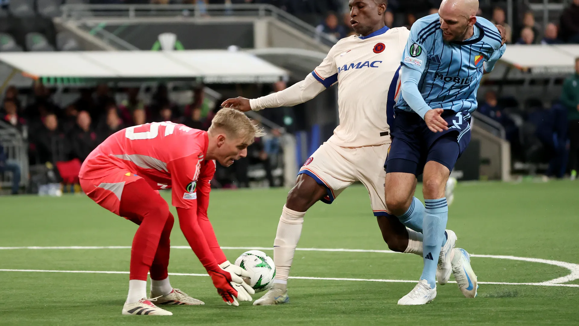 Opvallende fout in de Conference League: foto's van de blunder van de ...