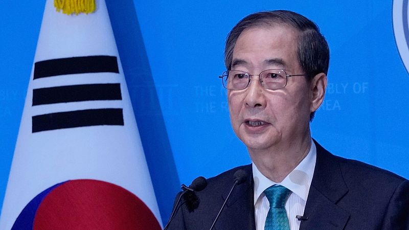 South Korea's former PM enters presidential race with pledge to curb executive power