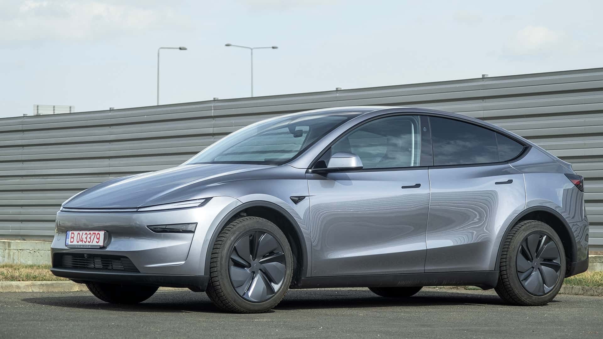 Tesla Model Y riconquista la Cina (e arriva la 7 posti)