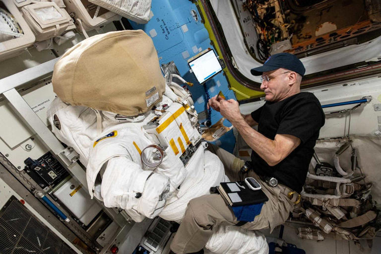 What It’s Like to Work in Space: Inside an Astronaut’s Routine
