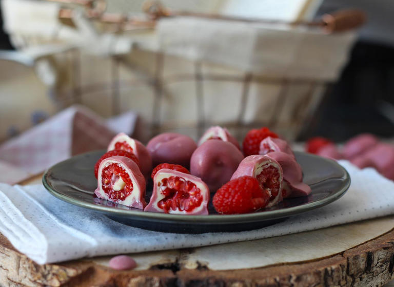 Franui-style raspberry, white chocolate and ruby chocolate bites