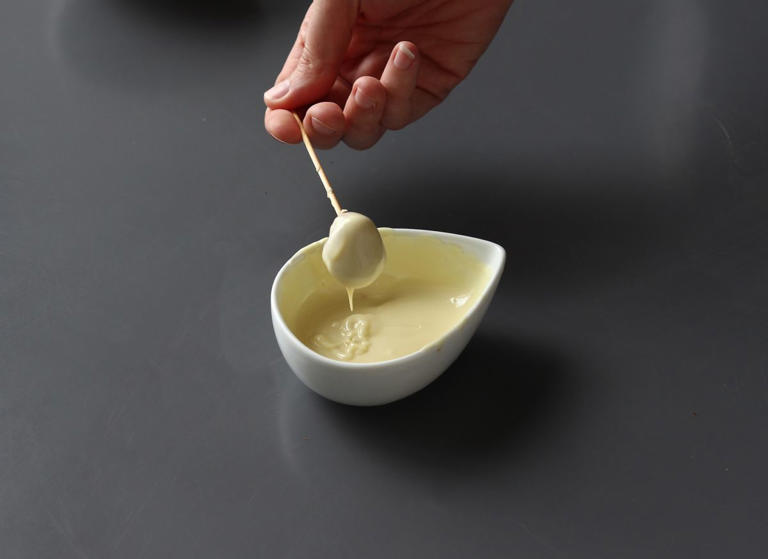 Franui-style raspberry, white chocolate and ruby chocolate bites